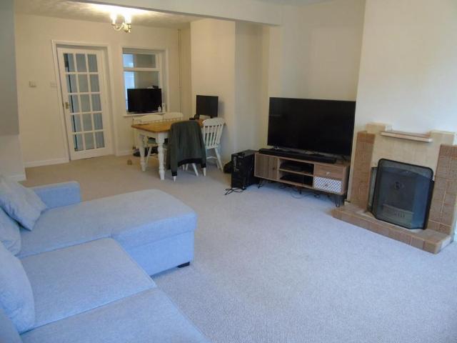 2 bedroom end of terrace house to rent