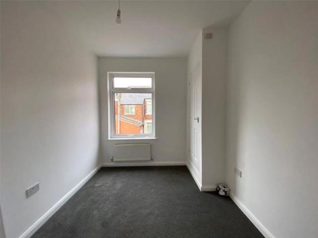 2 bedroom end of terrace house to rent