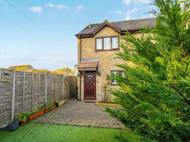2 bedroom end of terrace house to rent