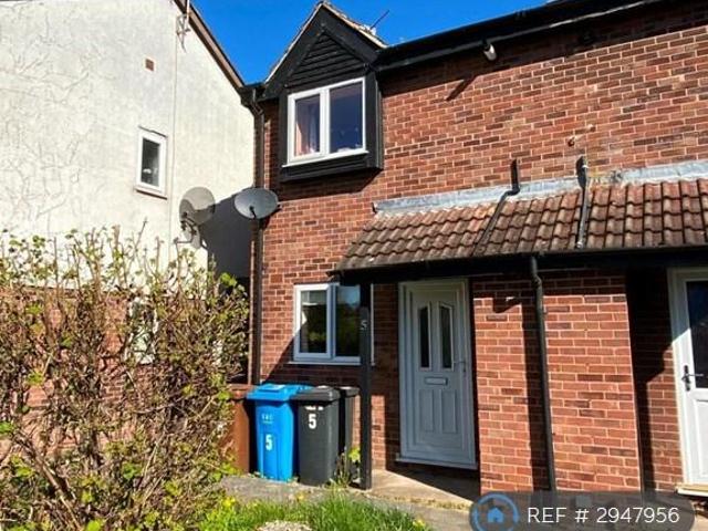 2 bedroom end of terrace house to rent