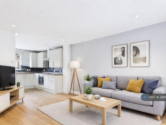 2 bedroom end of terrace house to rent