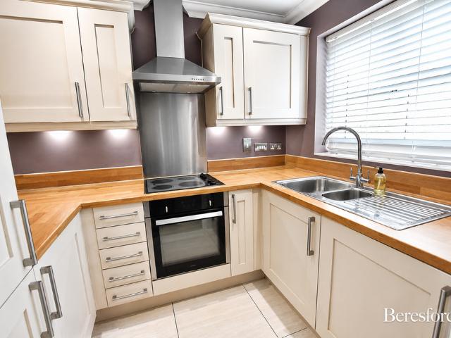 2 bedroom end of terrace house to rent