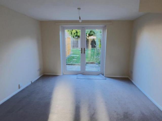 2 bedroom end of terrace house to rent