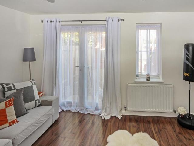 2 bedroom end of terrace house to rent