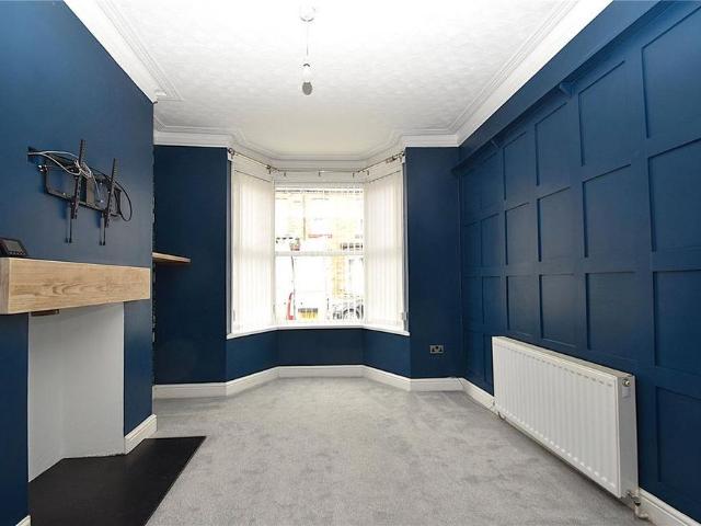 2 bedroom end of terrace house to rent