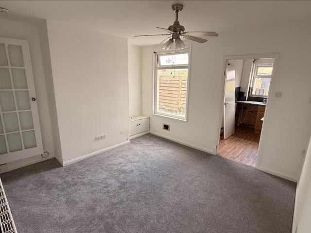 2 bedroom end of terrace house to rent
