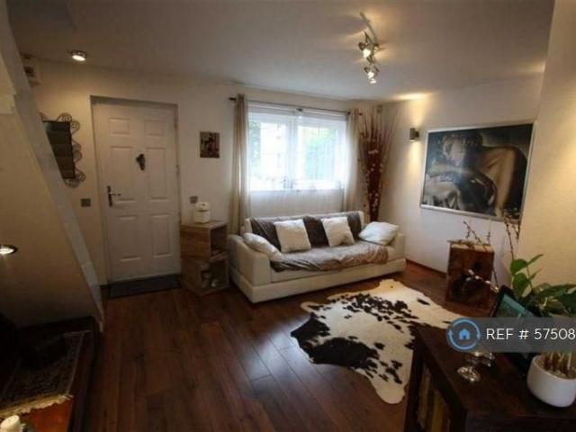2 bedroom end of terrace house to rent