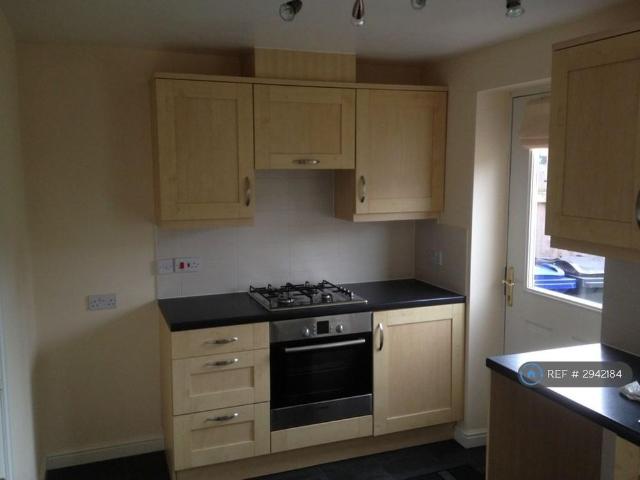 2 bedroom end of terrace house to rent