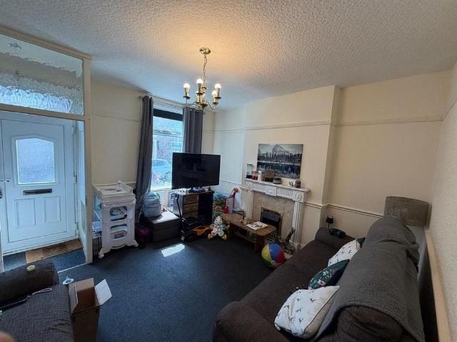 2 bedroom end of terrace house to rent