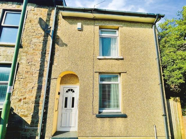 2 bedroom end of terrace house to rent