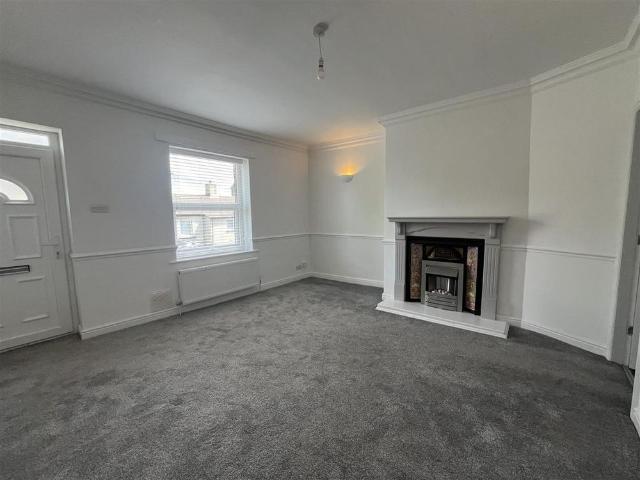 2 bedroom end of terrace house to rent