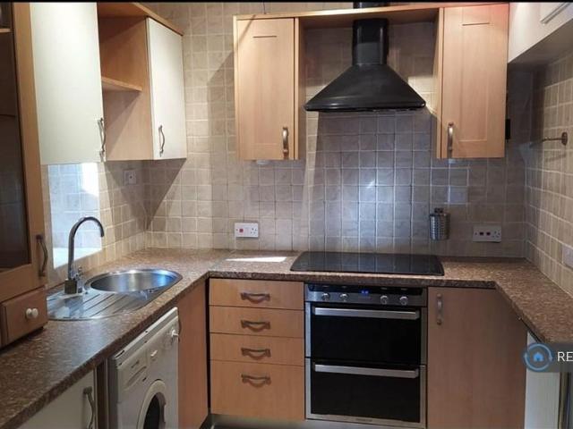 2 bedroom end of terrace house to rent