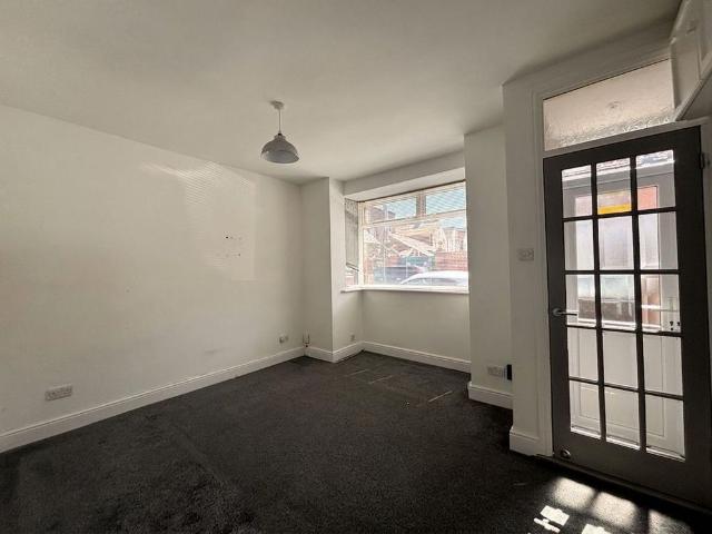 2 bedroom end of terrace house to rent