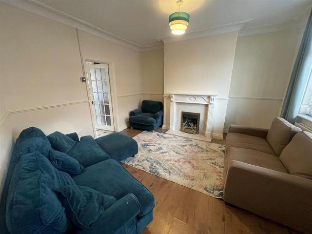 2 bedroom end of terrace house to rent