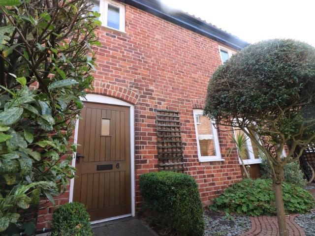 2 bedroom end of terrace house to rent