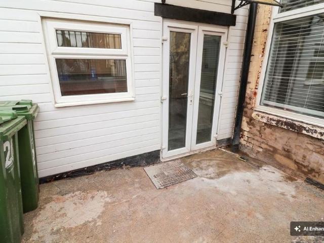 2 bedroom end of terrace house to rent