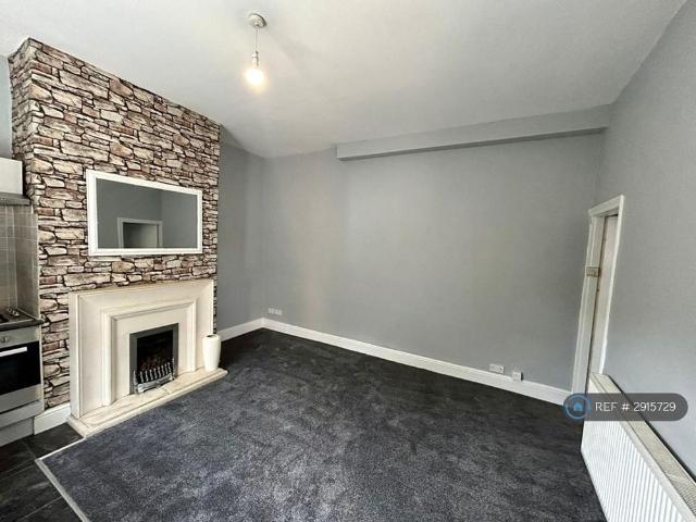 2 bedroom end of terrace house to rent
