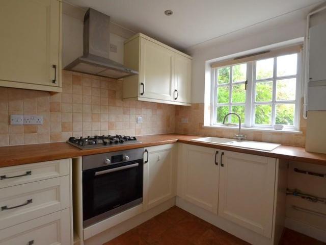 2 bedroom end of terrace house to rent