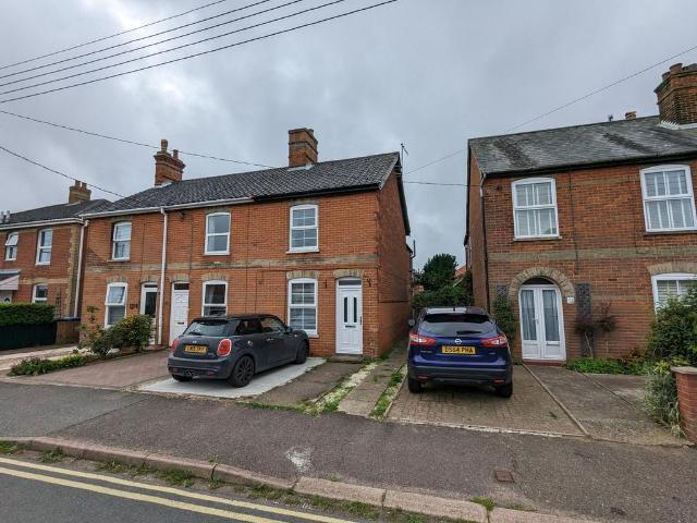 2 bedroom end of terrace house to rent