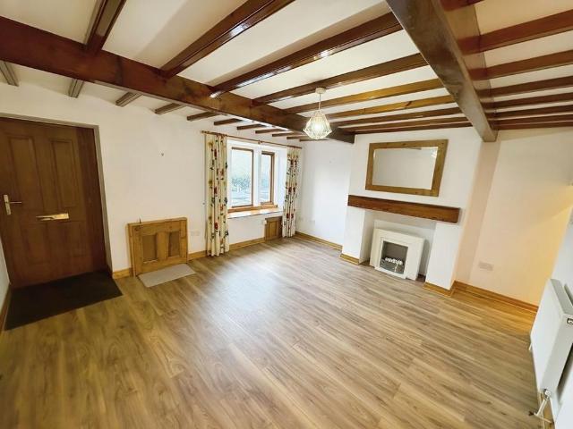 2 bedroom end of terrace house to rent