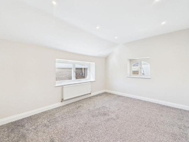 2 bedroom end of terrace house to rent