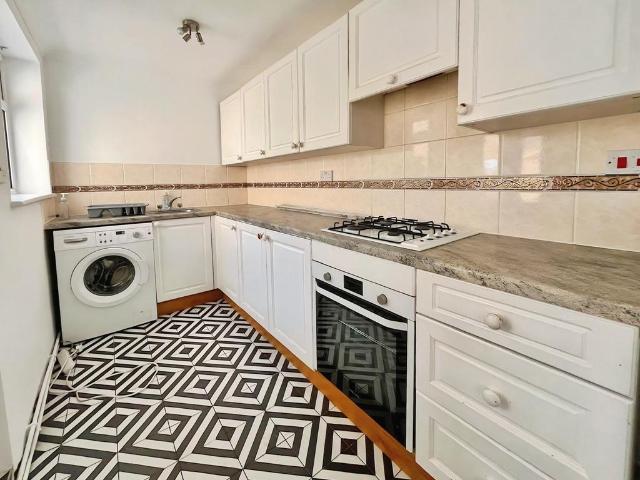 2 bedroom end of terrace house to rent