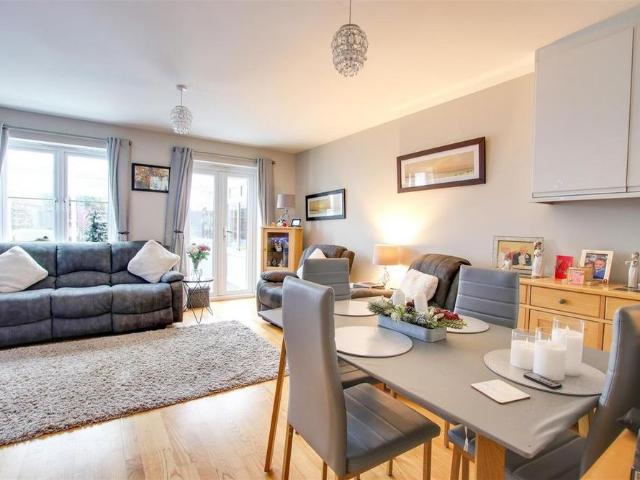 2 bedroom end of terrace house to rent