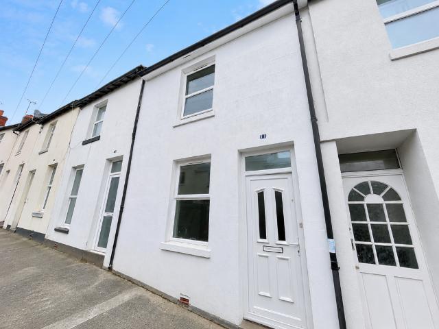 2 bedroom end of terrace house to rent