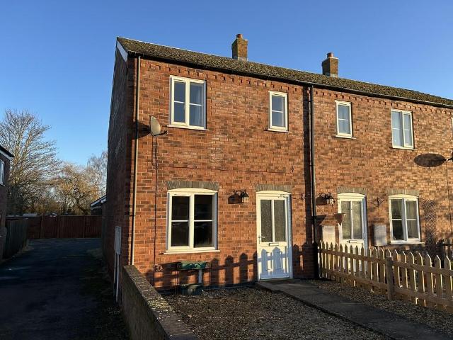 2 bedroom end of terrace house to rent