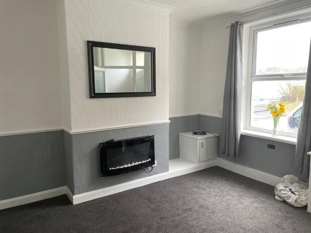 2 bedroom end of terrace house to rent