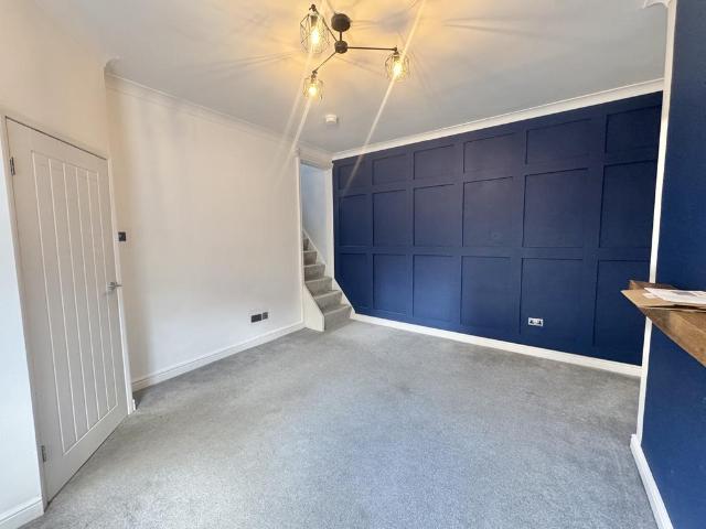 2 bedroom end of terrace house to rent
