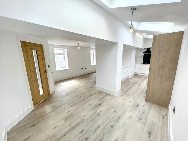 2 bedroom end of terrace house to rent