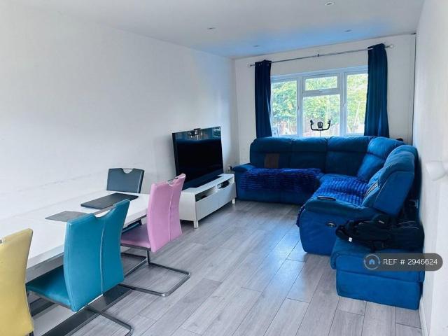 2 bedroom end of terrace house to rent