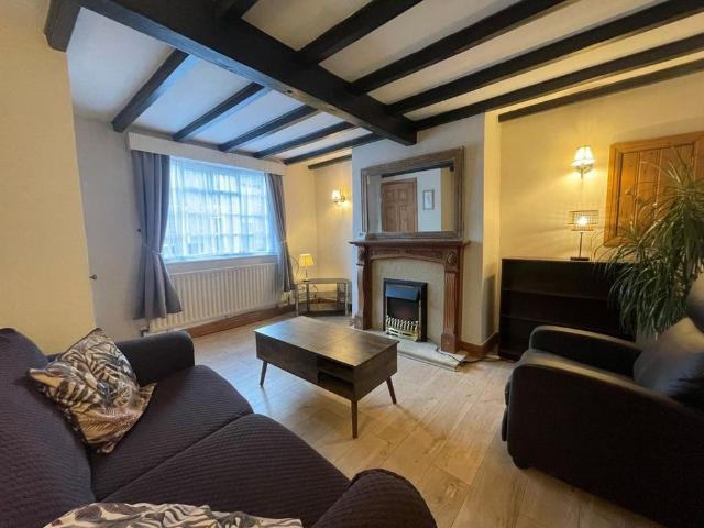 2 bedroom end of terrace house to rent
