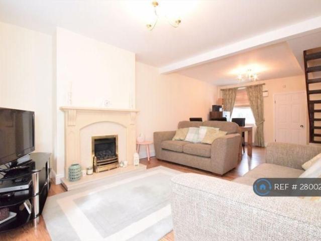 2 bedroom end of terrace house to rent