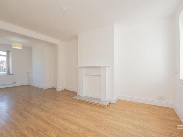 2 bedroom end of terrace house to rent