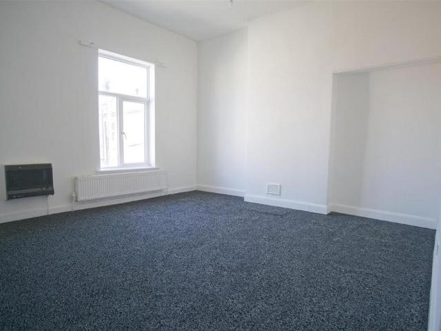 2 bedroom end of terrace house to rent