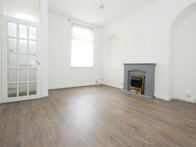 2 bedroom end of terrace house to rent
