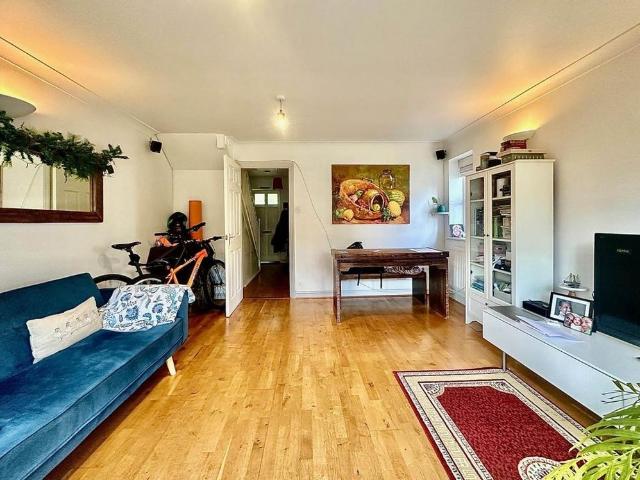 2 bedroom end of terrace house to rent