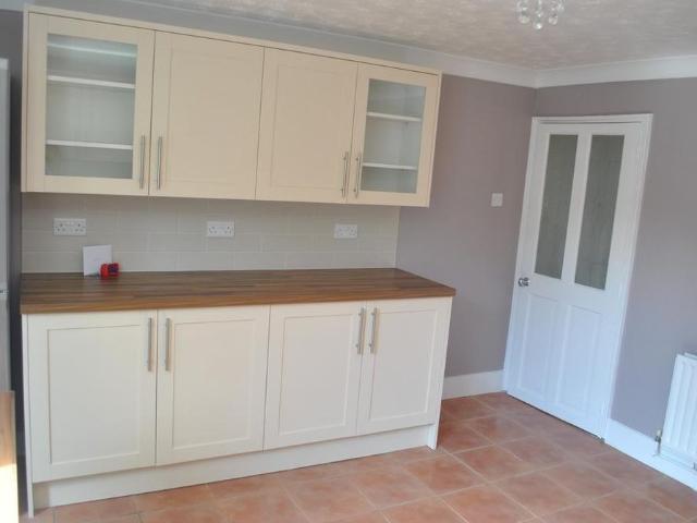 2 bedroom end of terrace house to rent