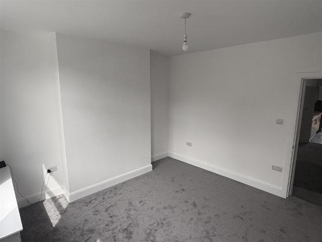 2 bedroom end of terrace house to rent