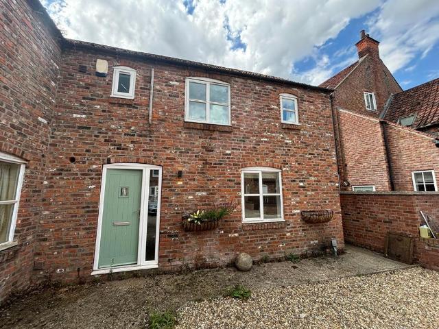 2 bedroom end of terrace house to rent