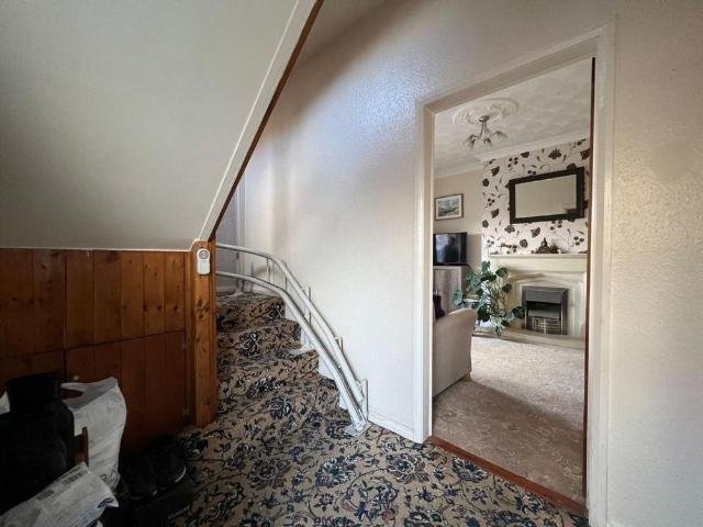 2 bedroom end of terrace house to rent