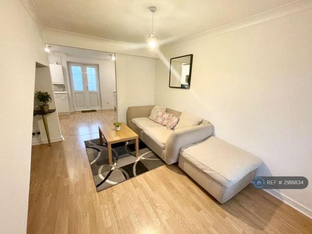 2 bedroom end of terrace house to rent