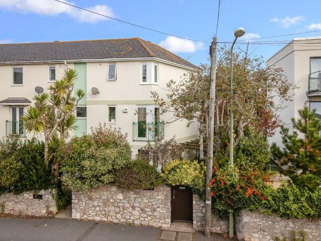 2 bedroom end of terrace house to rent
