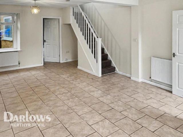 2 bedroom end of terrace house to rent