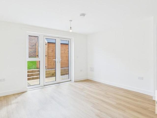 2 bedroom end of terrace house to rent