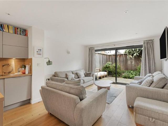 2 bedroom end of terrace house to rent