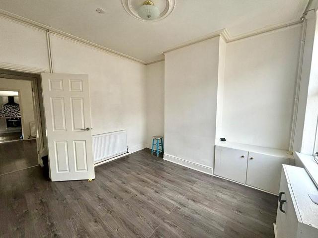 2 bedroom end of terrace house to rent