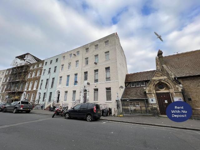 2 bedroom end of terrace house to rent